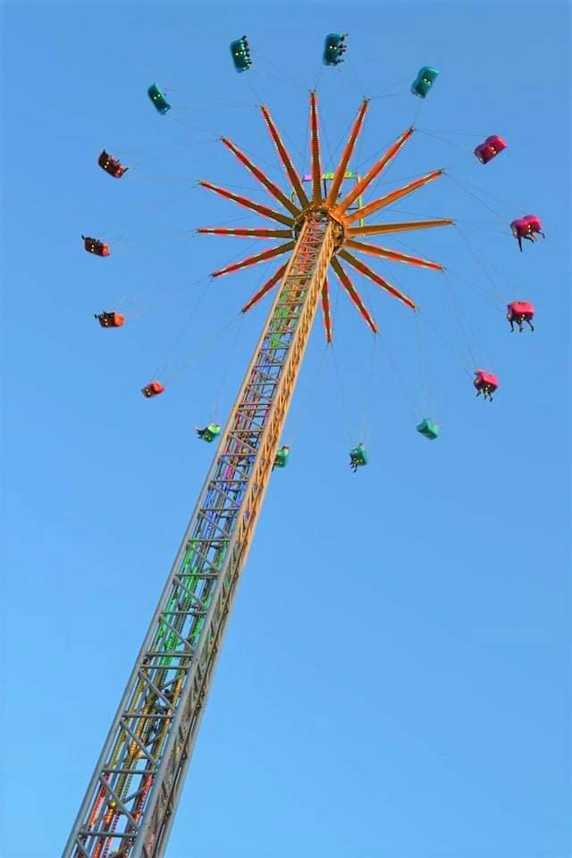 Around the World 60 meter hoge zweef huren I Attractieverhuur Fun ...