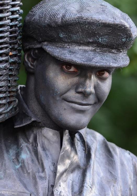 De Mosselman / Levend standbeeld straattheater boeken / inhuren